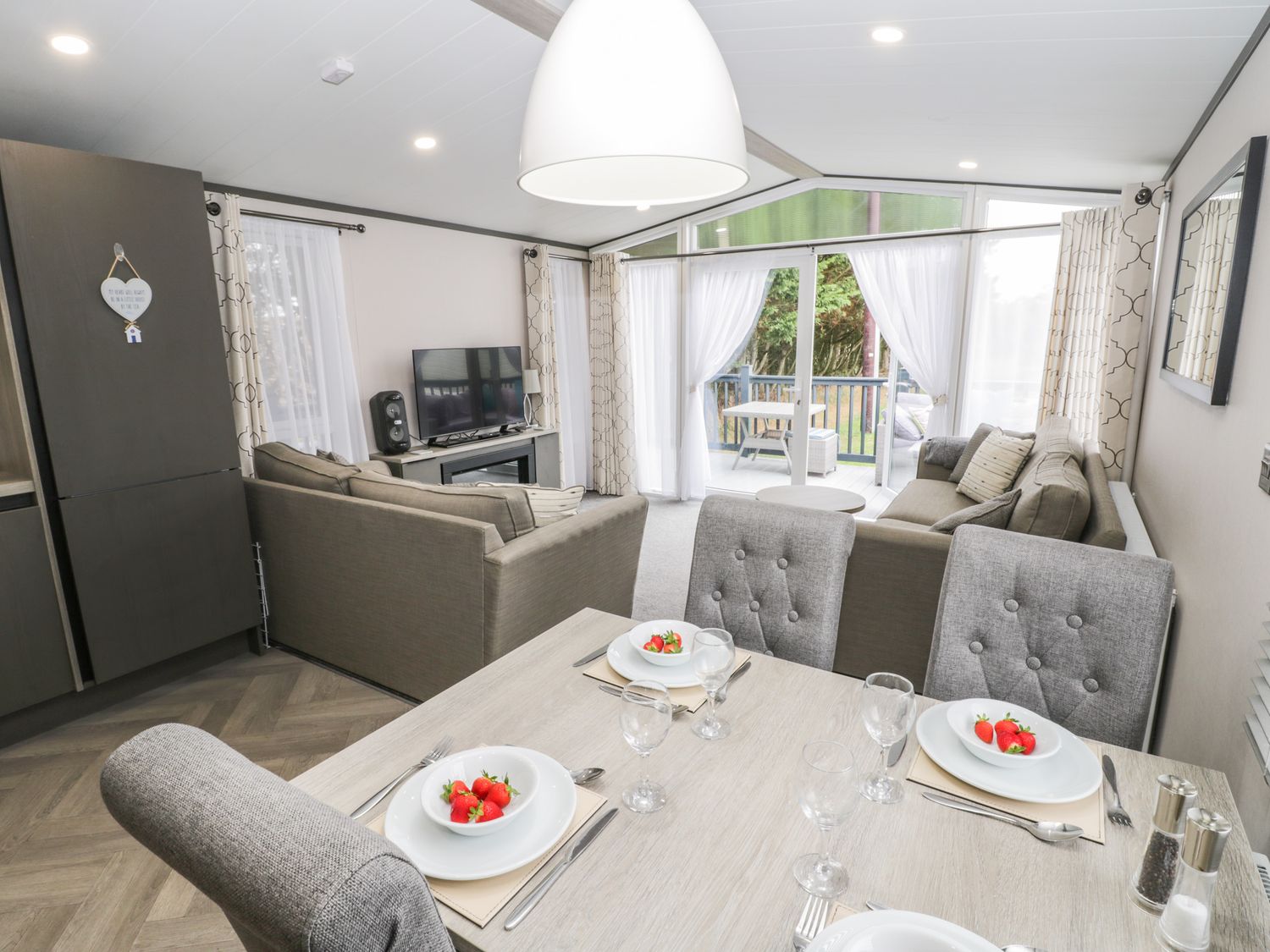 15 Finch from Sykes Holiday Cottages. 15 Finch is in Cayton - Pet ...