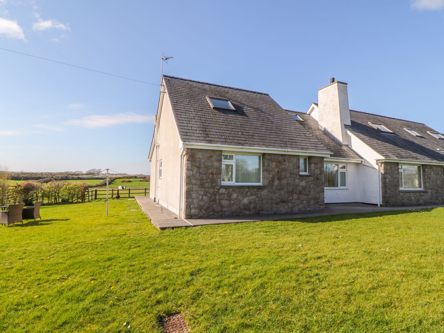 Llain Bach from Sykes Holiday Cottages. Llain Bach is in Llangefni ...