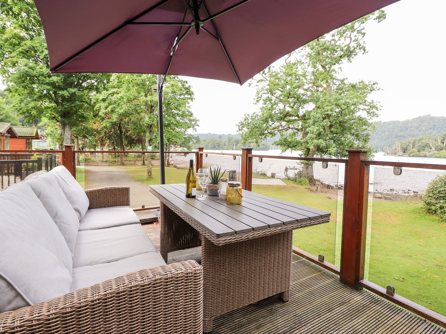 Loubi's Lakeside Lodge from Sykes Holiday Cottages. Loubi's Lakeside ...