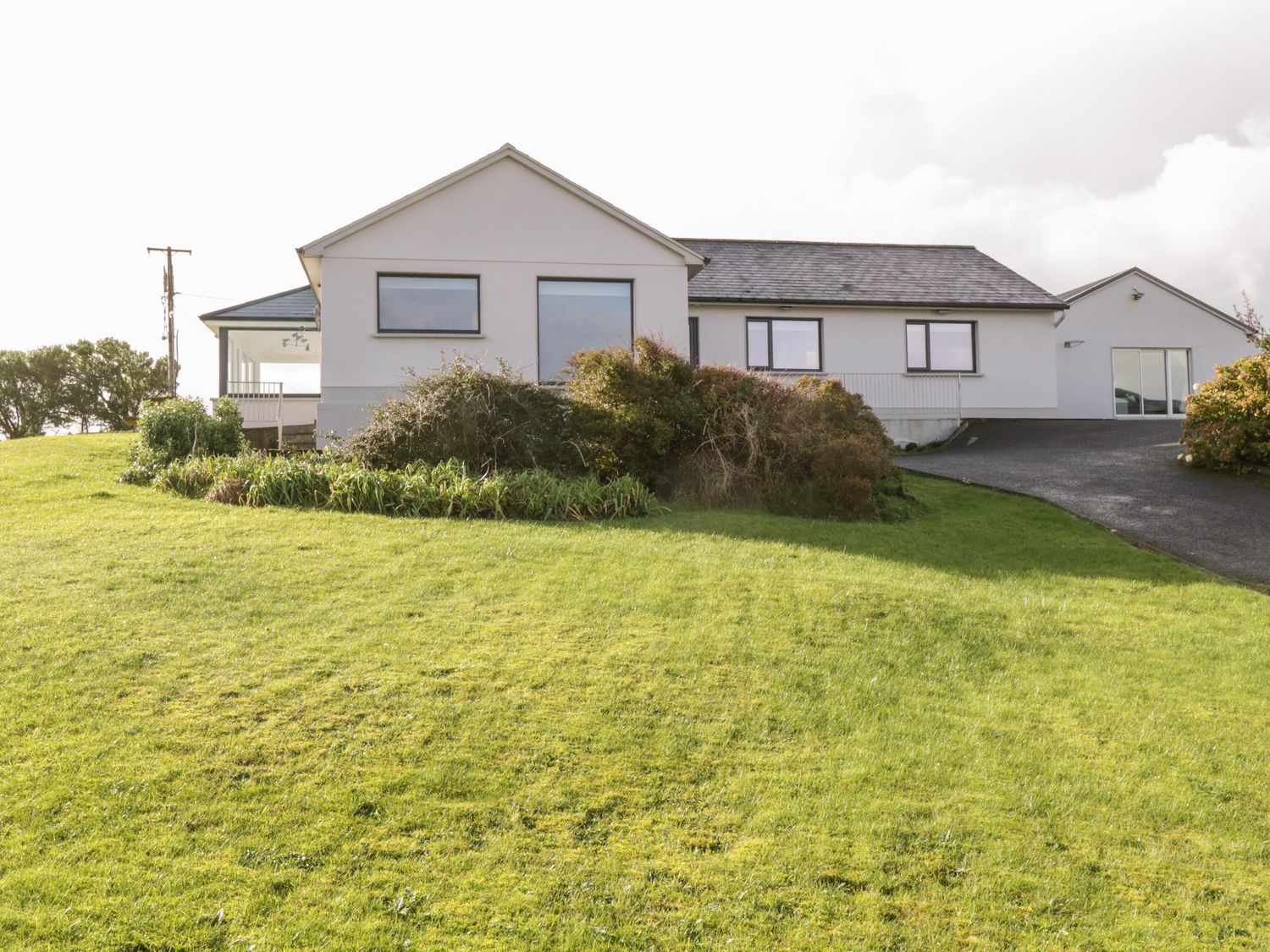 Seacrest from Sykes Holiday Cottages. Seacrest is in Ballyconneely ...