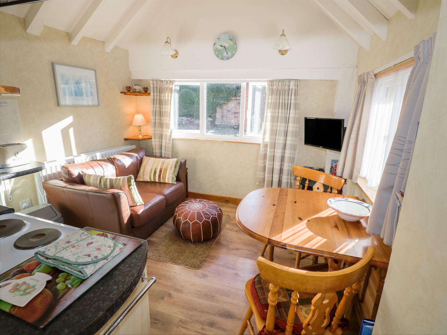 The Byre from Sykes Holiday Cottages. The Byre is in Upton Upon Severn ...