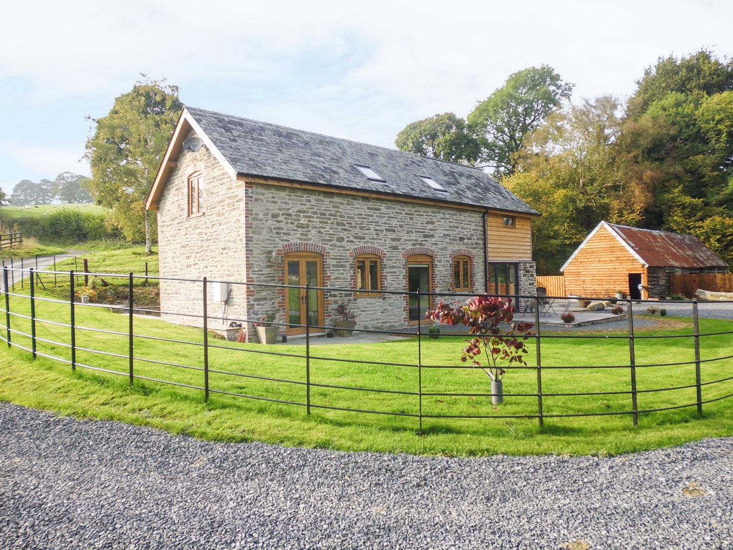 Tynddol Barn from Sykes Holiday Cottages. Tynddol Barn is in Llanbadarn ...
