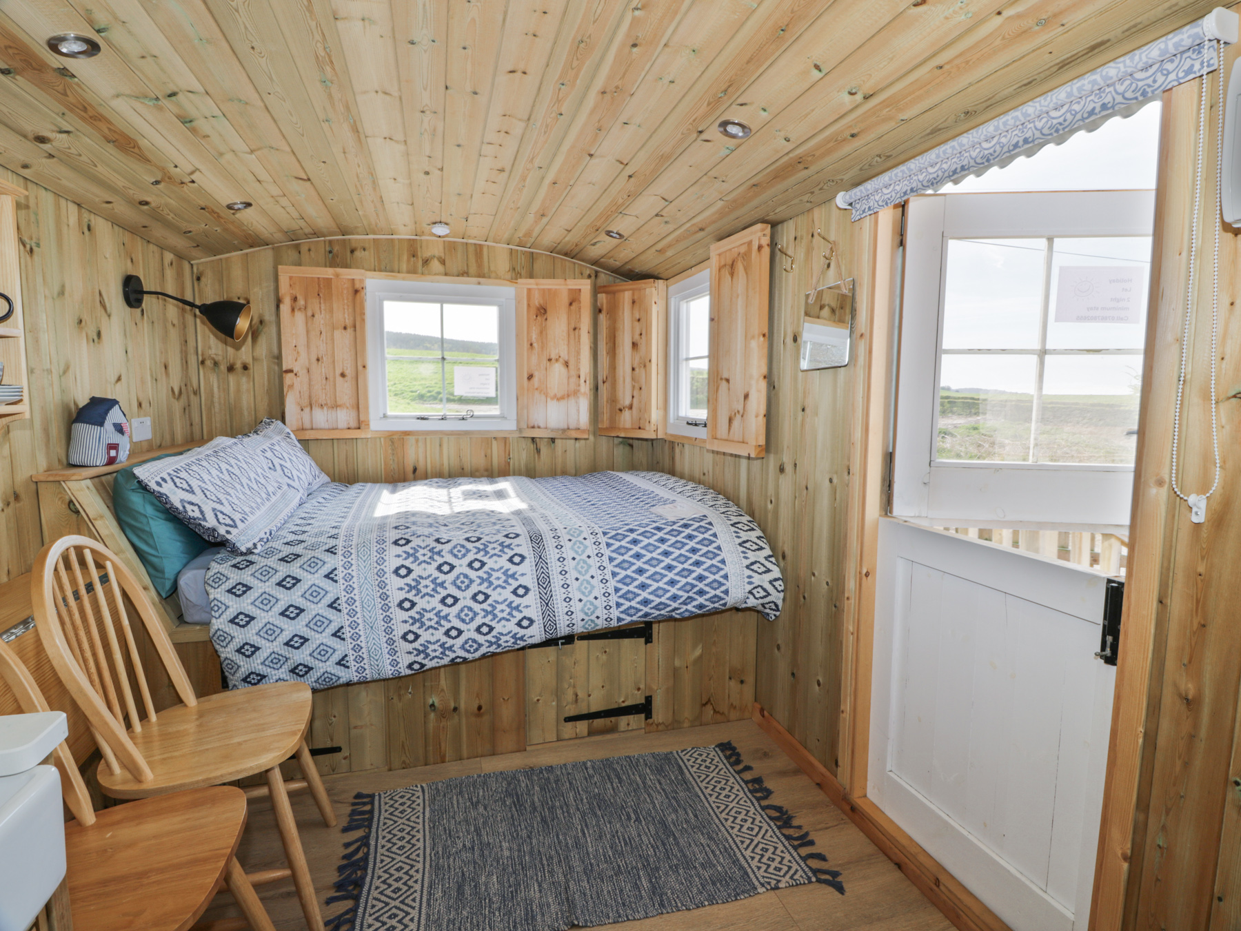 Wee Beach Hut from Sykes Holiday Cottages. Wee Beach Hut is in Maidens ...